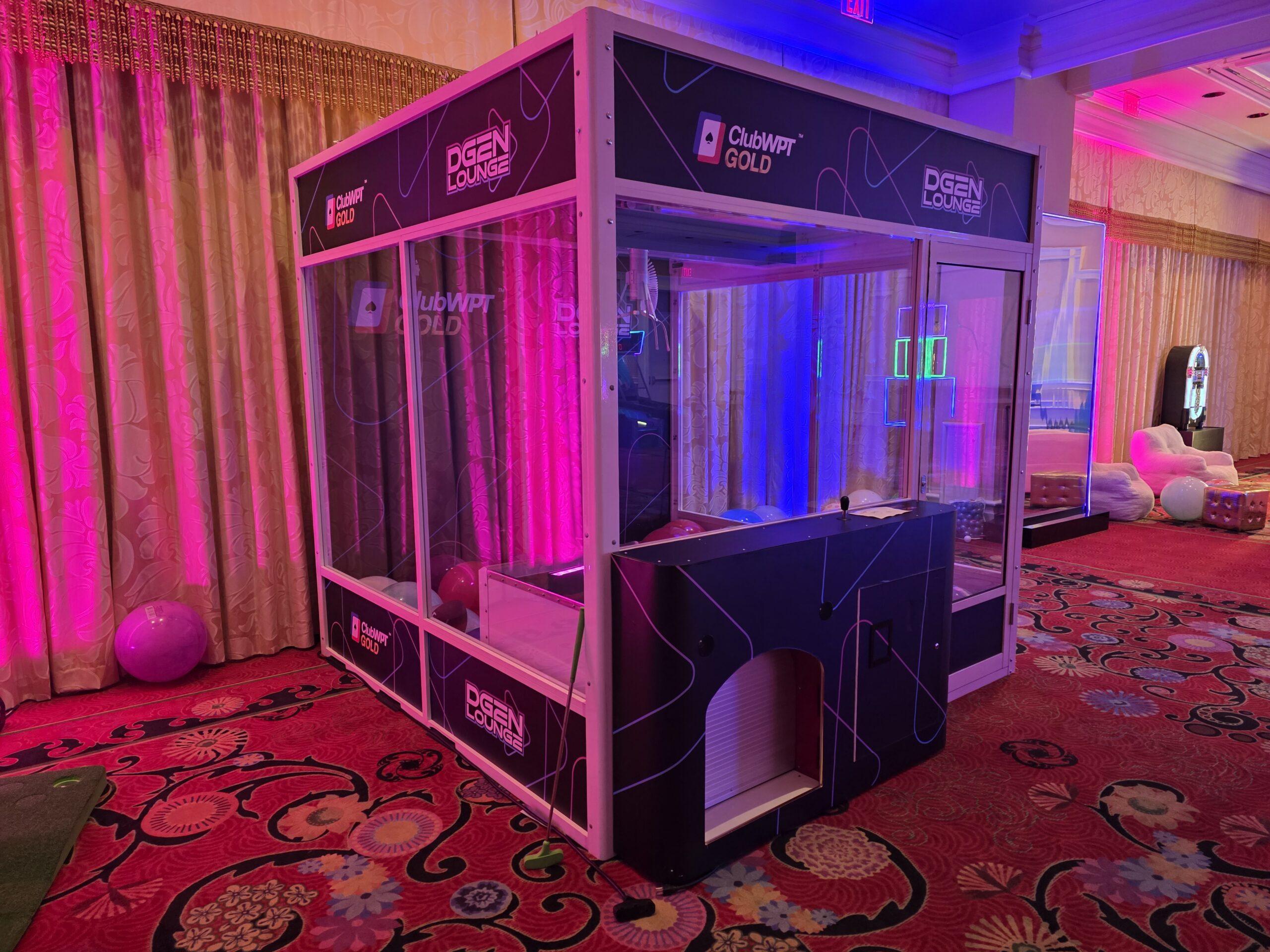 Giant Claw Machine - 24 Seven Productions